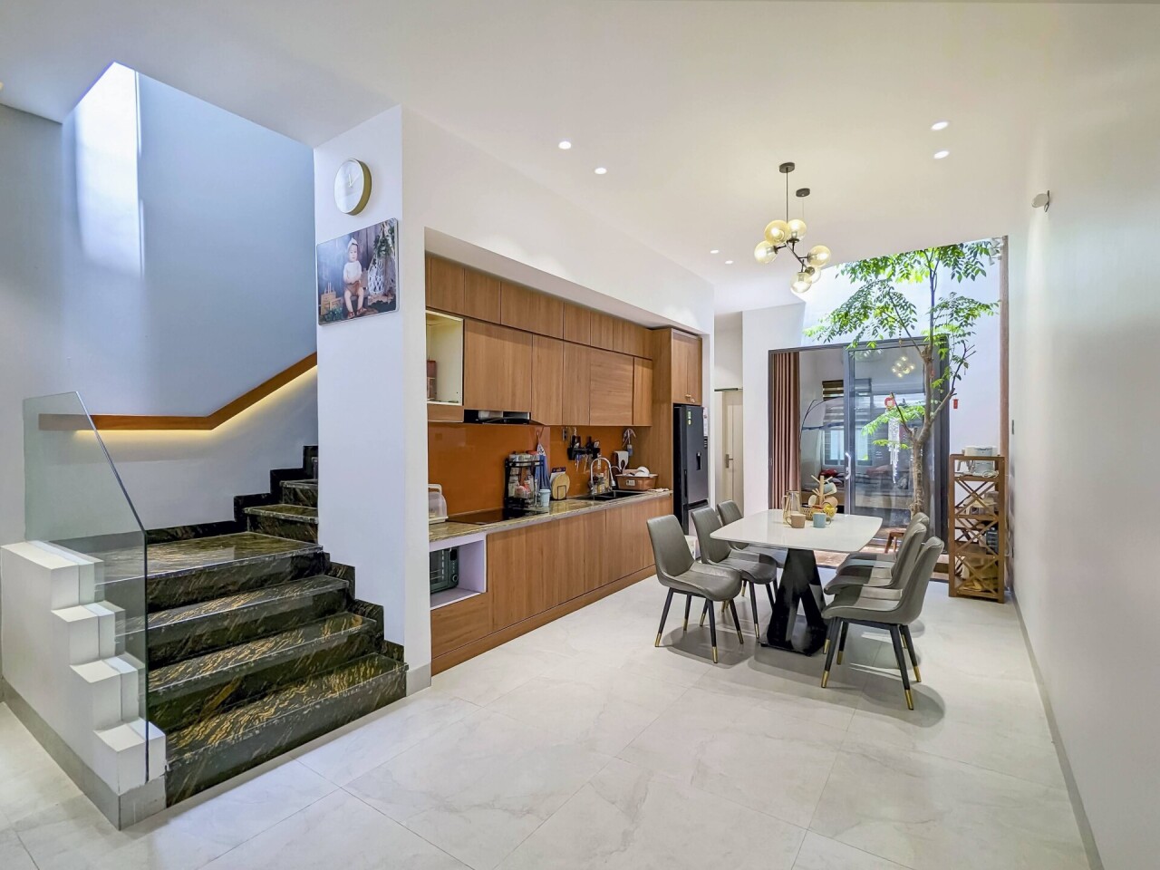 CÁ HOUSE - Căn nhà của cặp vợ chồng trẻ dưới tuổi 30 được tiết chế hình ...